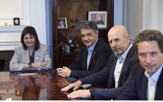 Bullrich y Macri acordaron el traspaso del servicio penitenciario en el ...